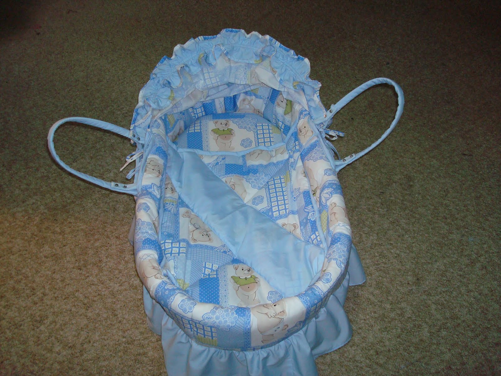 RETALHOS DA MINHA VIDA: Alcofa de Bebé forrada