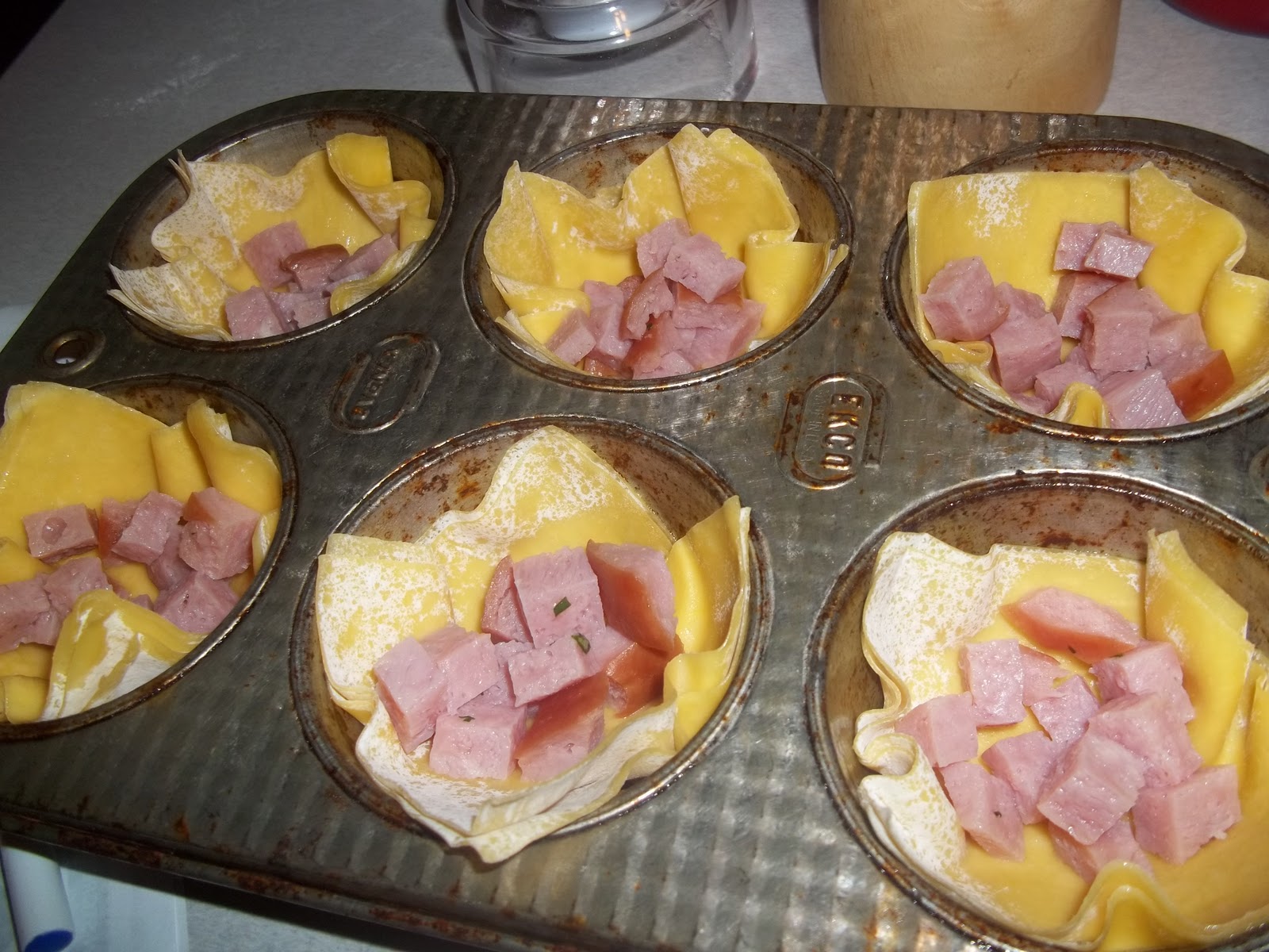 FoodThoughtsOfaChefWannabe: Breakfast- Ham & Cheese Omelette Cups