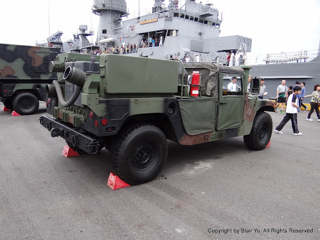 Blair's 軍事,警察及消防攝影: M56 Coyote Smoke Generator 土狼式渦輪發煙車