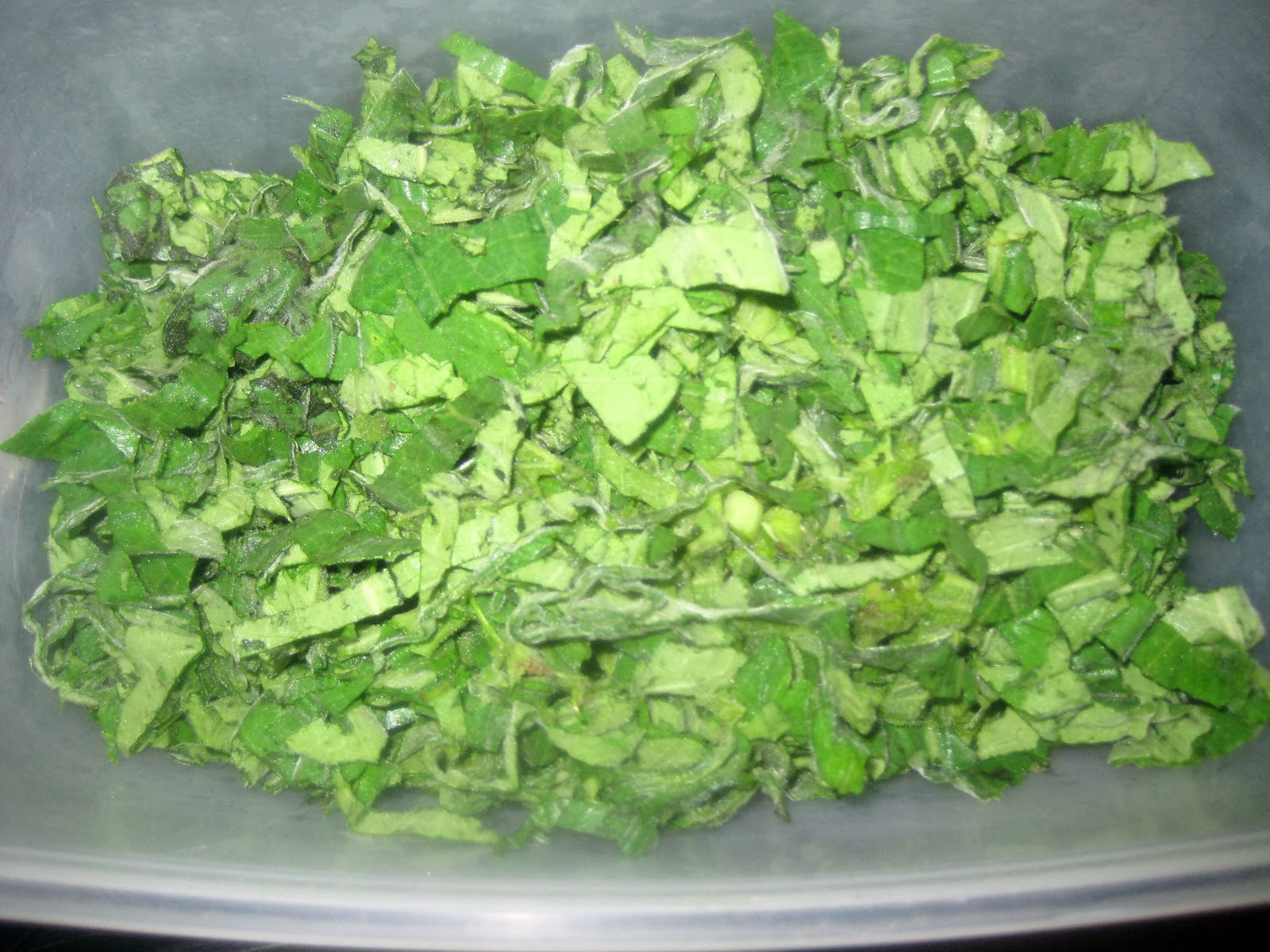 Resmi's kitchen: MATHAN ILA THORAN/ PUMPKIN LEAF DRY CURRY