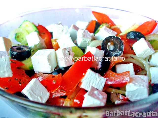 Salată grecească | Rețete BărbatLaCratiță