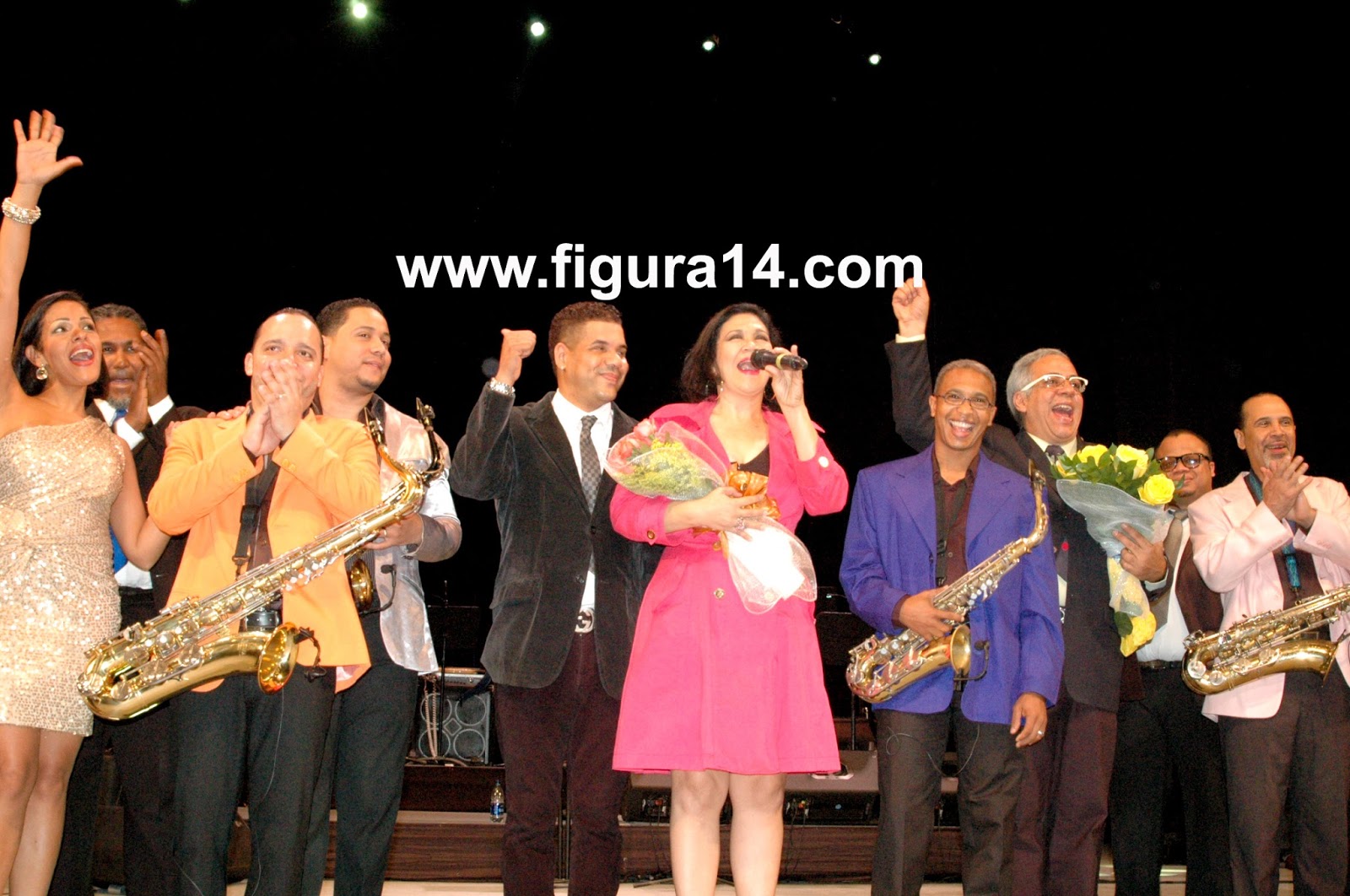 Una noche de "Gallera" Con Buena Musica - Figura14.com