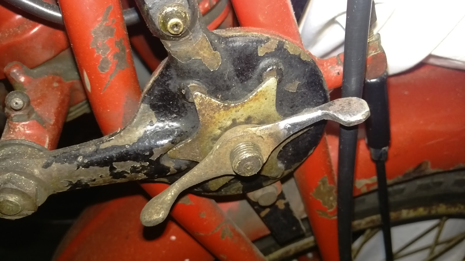 Amelia Squariel: Girder Fork Damper 'Wing Nut'