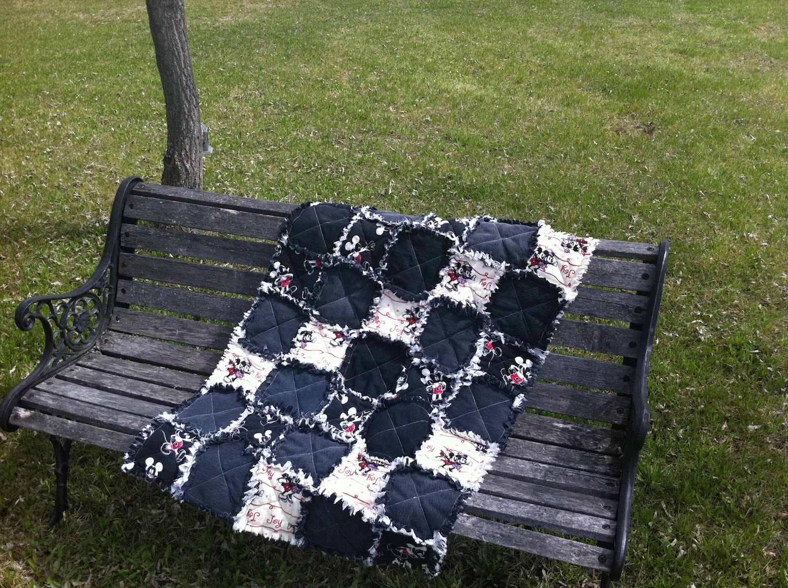 Courtenays Country Quilts and More :): Disney Mickey Mouse Rag Quilt ...