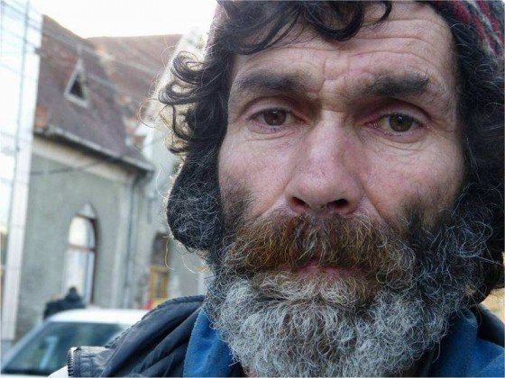 Un profesor român, care a pregătit genii la matematică trăiește printre ...