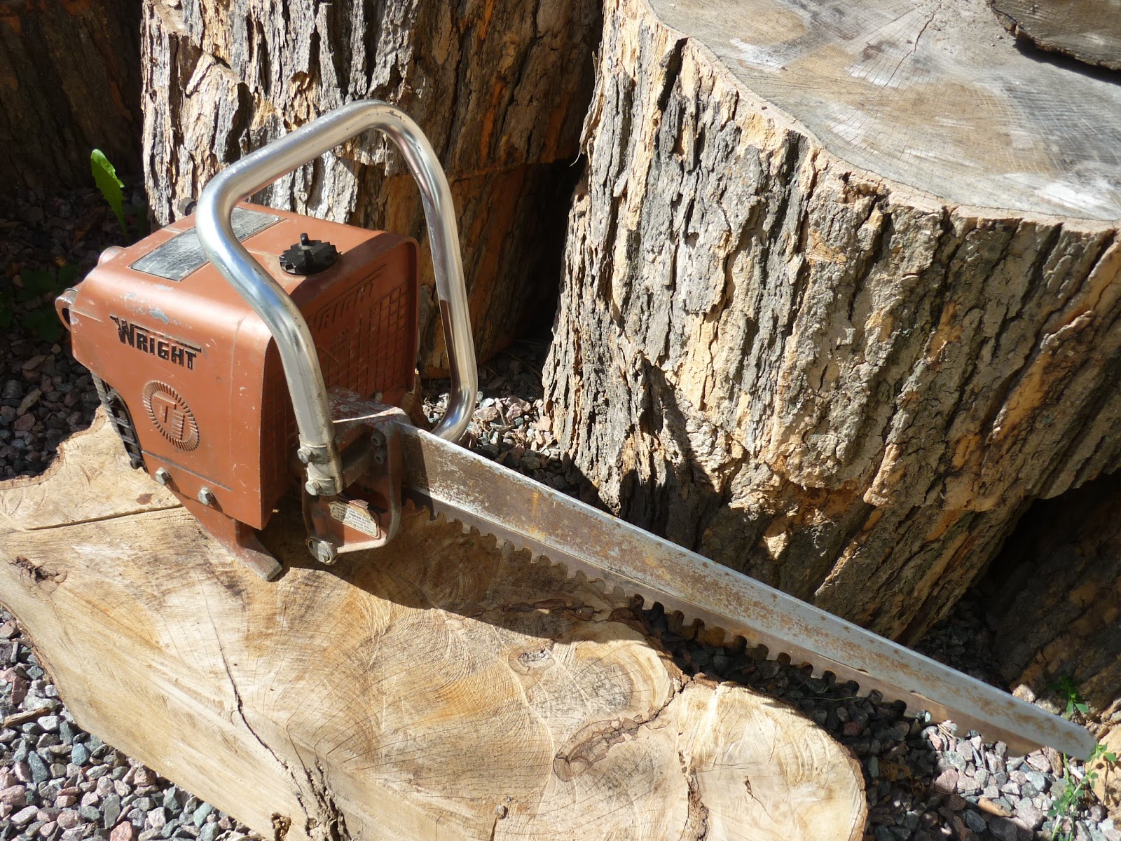 VINTAGE CHAINSAW COLLECTION: WRIGHT BLADE SAW GS 5020A.