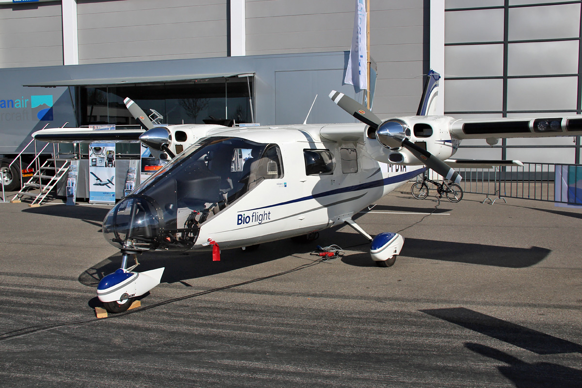 Eastwings: Vulcanair P68 Observer * Vulcanair Aircraft * I-PDVA