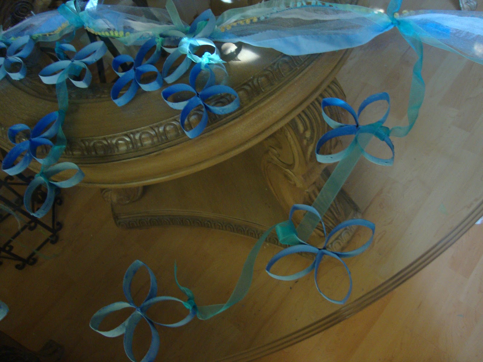 Scrollwork: Shooting Stars Streamer: a Toilet Paper Tube Tutorial