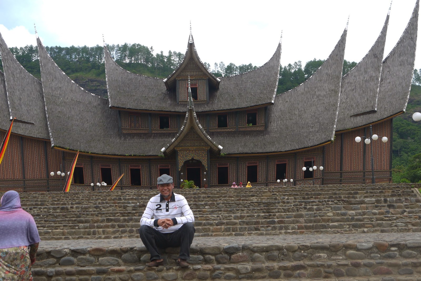 Dunia yang Kutemui: Istano Pagar Ruyung: Lambang sejarah silam