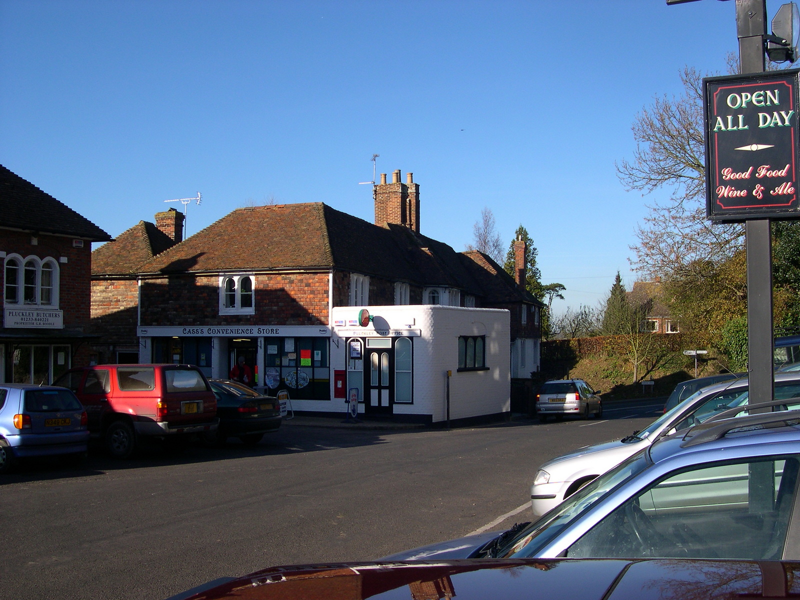 Worthing Wanderer: Roaming along the Greensand Way Day 10 Pluckley ...