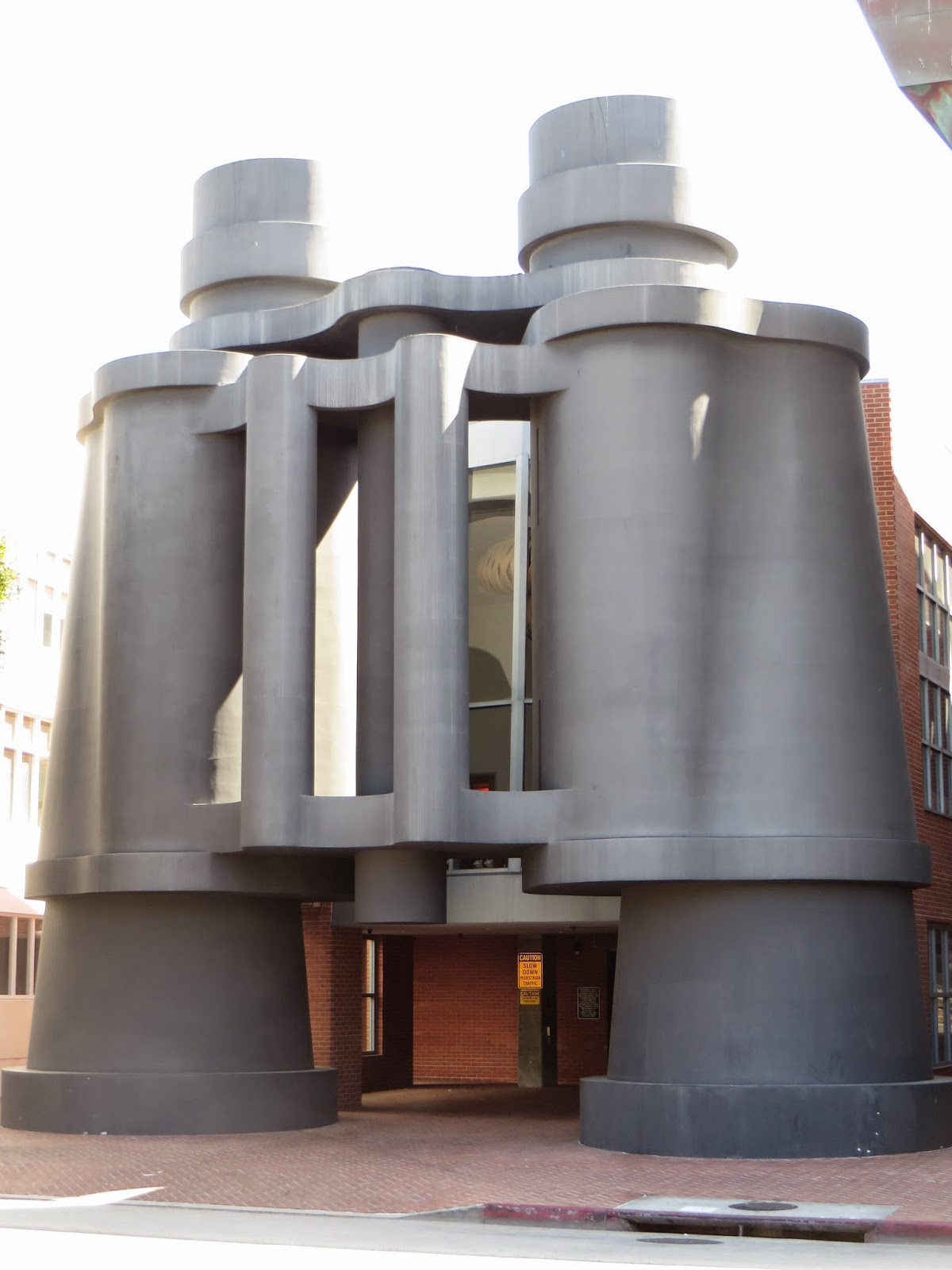 EntreVoir: Chiat / Day Building - Frank Gehry - Claes Oldenburg et ...