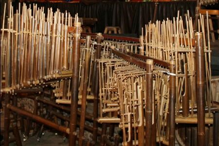 Sejarah - Jenis Dan Cara Memainkan Angklung ~ Ilmu Komunikasi C