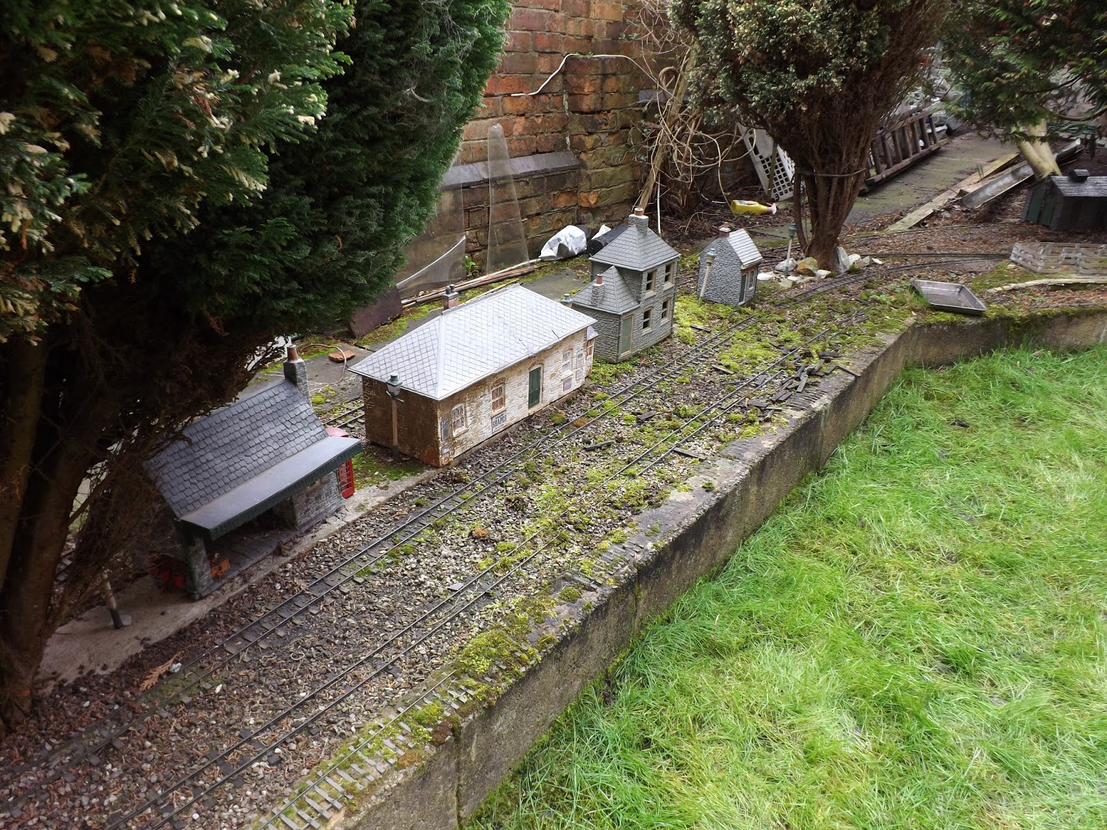 Sam's World: 16mm Live Steam In The Garden...