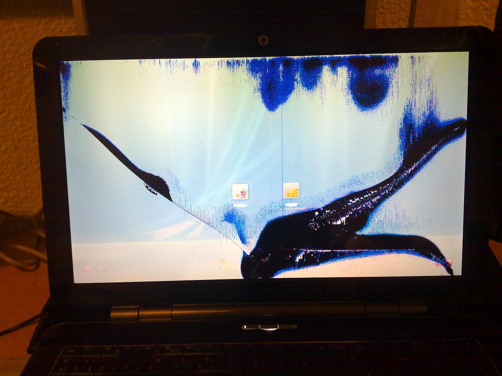 BCR Soluciones Informáticas y Reparaciones: ¿La pantalla de tu portátil ...