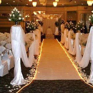 Ways To Spruce Up Your Wedding Aisle Runner