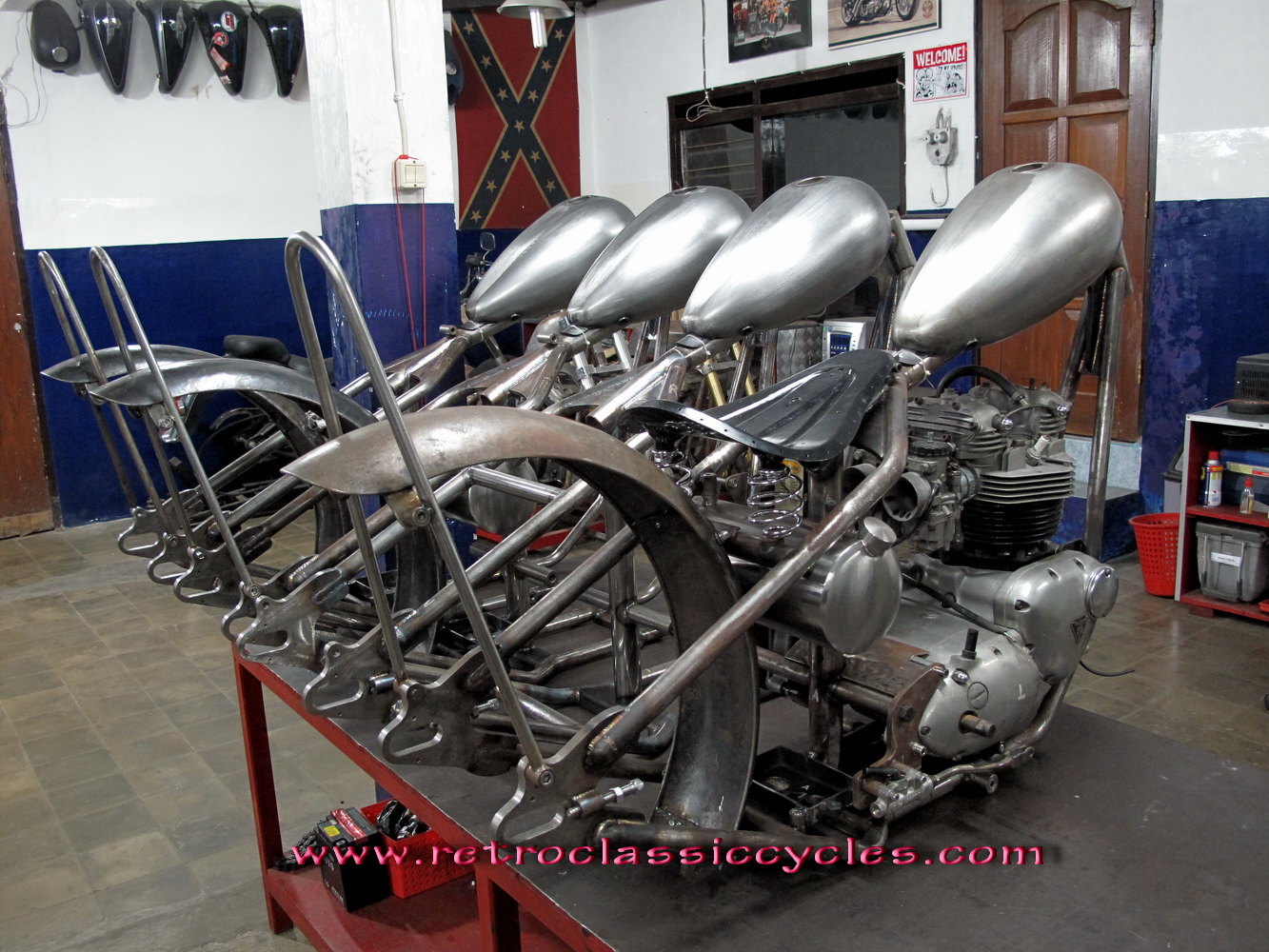 RETROSYNDICATE: Triumph chopper kit overseas order, ready to export...