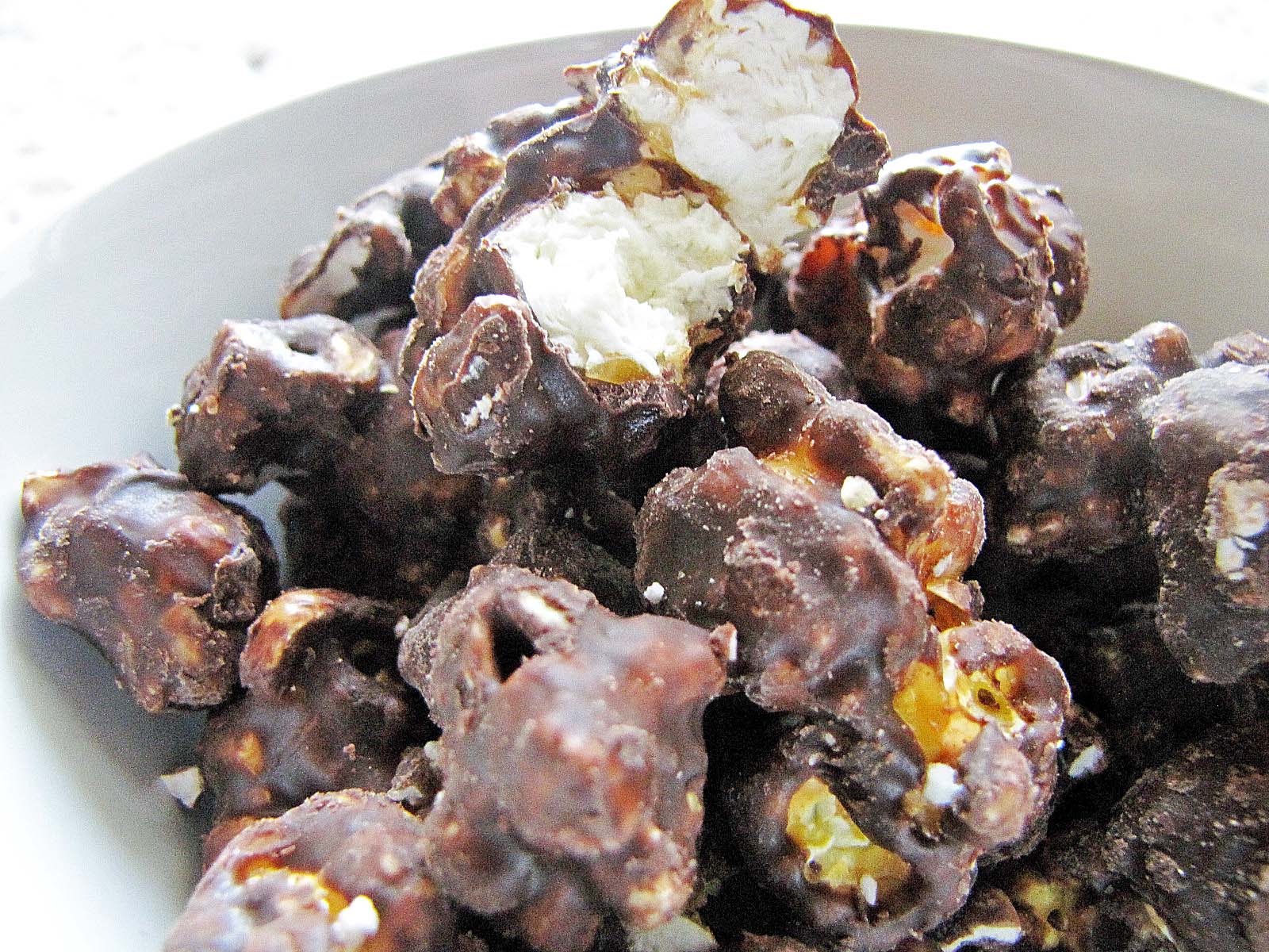 The Choco-Aholic: Chocolate Covered Popcorn