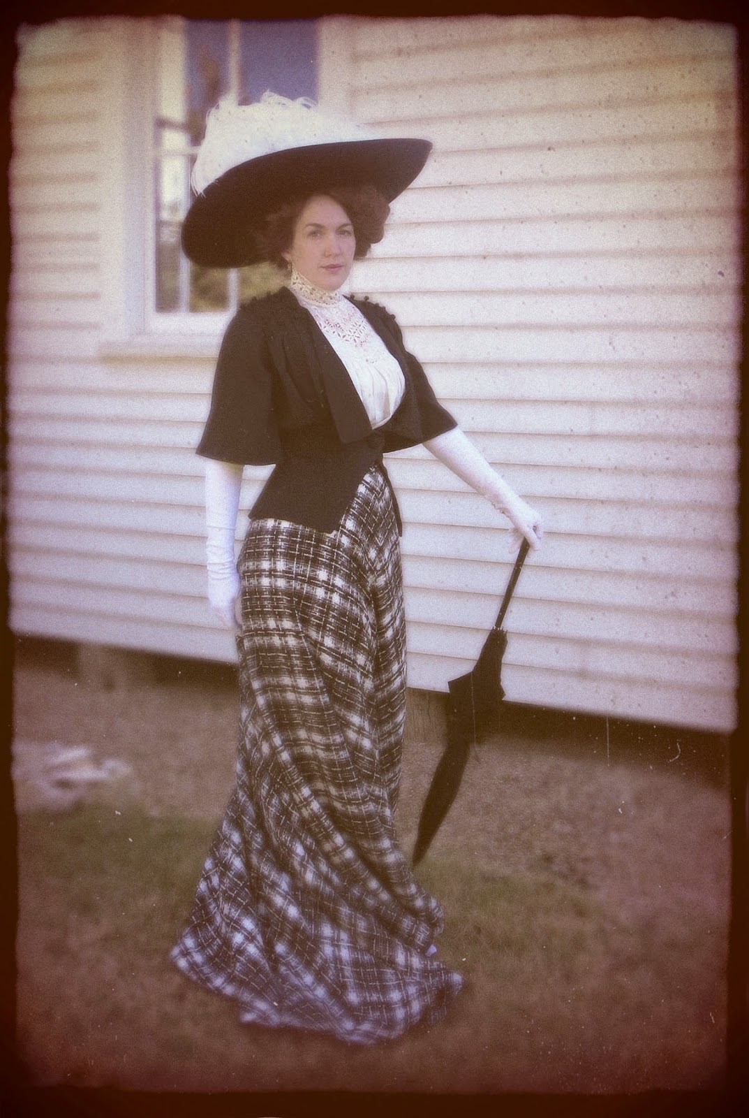 Festive Attyre: Edwardian half-mourning dress pics