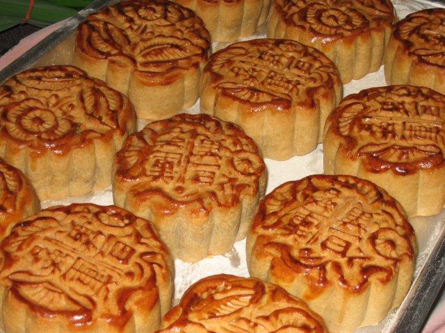 The Creative Home Baking: Traditional Moon Cake Making