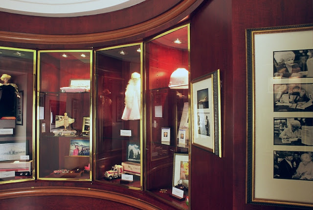 Mary Kay Beauty with Moon: Mary Kay Museum