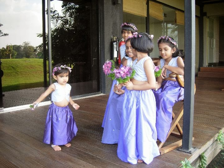 Sri Lankan x girls: Sri Lanka flower girls