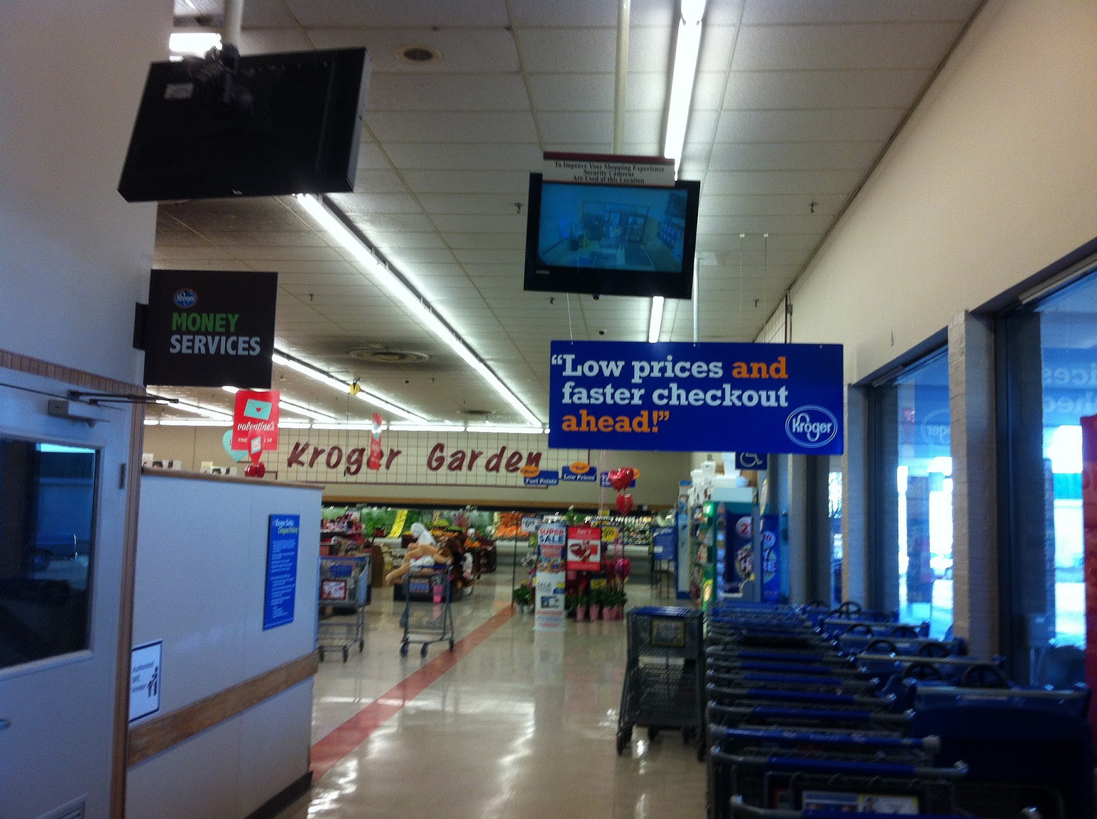 The Mid-South Retail Blog: Kroger Neon and Wannabe Neon Décor