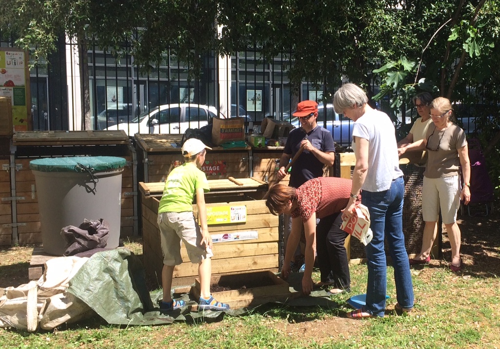 Compost à Paris: Tamisage collectif au compost de quartier de la Gare ...