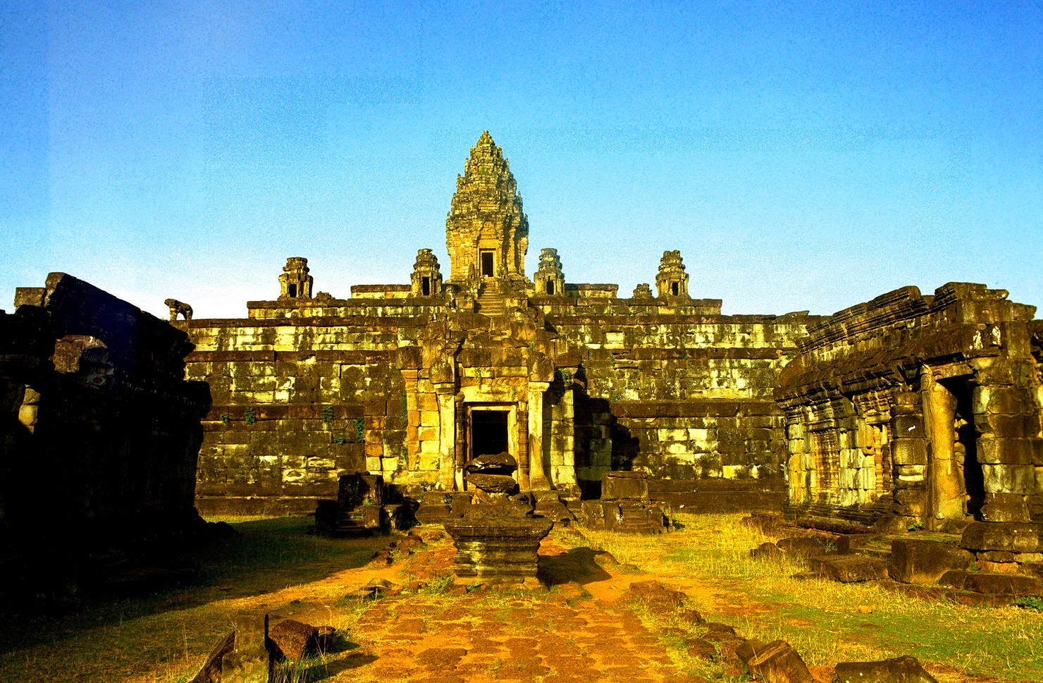 Cambodia Temples : Bakong Temple