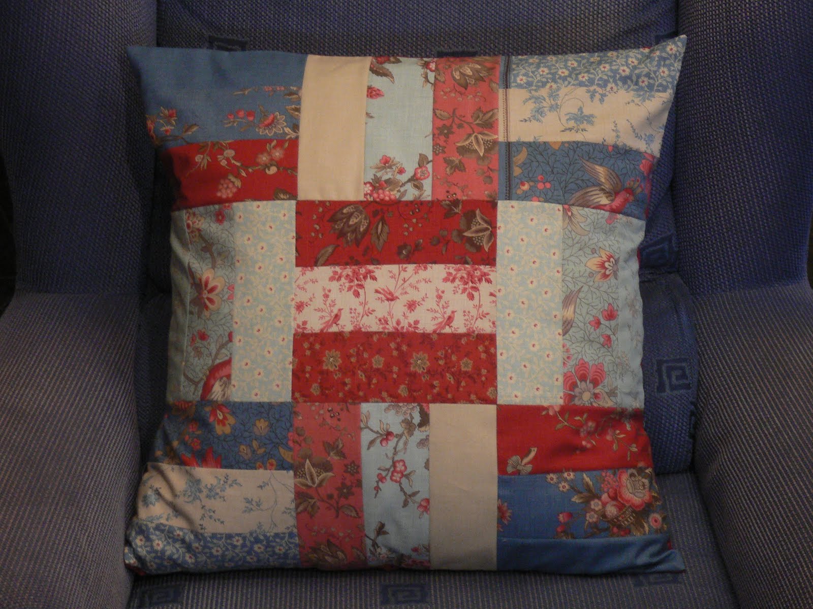 MI BAÚL DE LABORES: COJINES DE PATCHWORK...