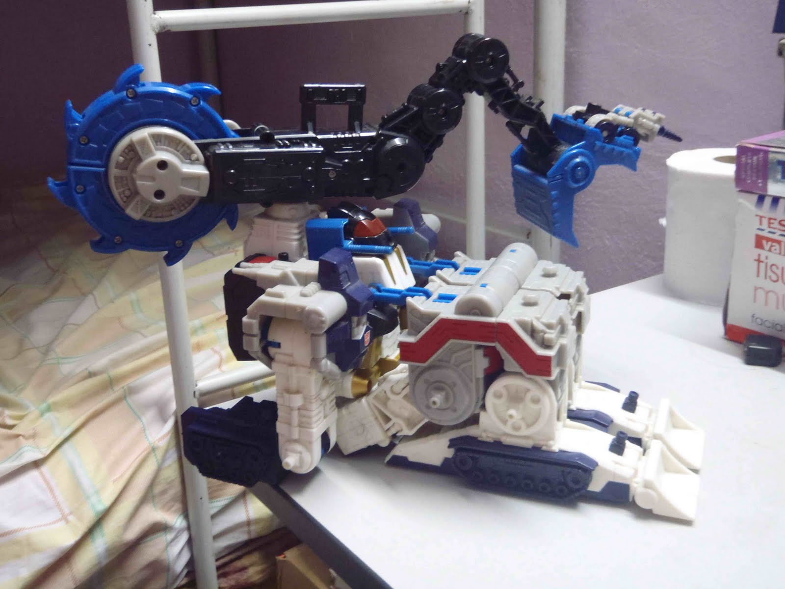 New Planet Cybertron: Transformers Review – Metroplex (Cybertron Leader ...