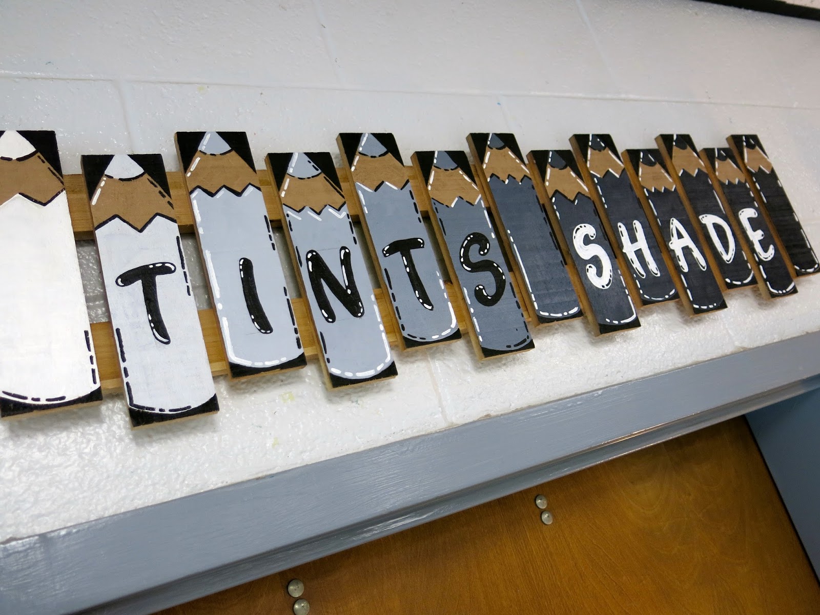 Cassie Stephens: In the Art Room: Art Room Decor