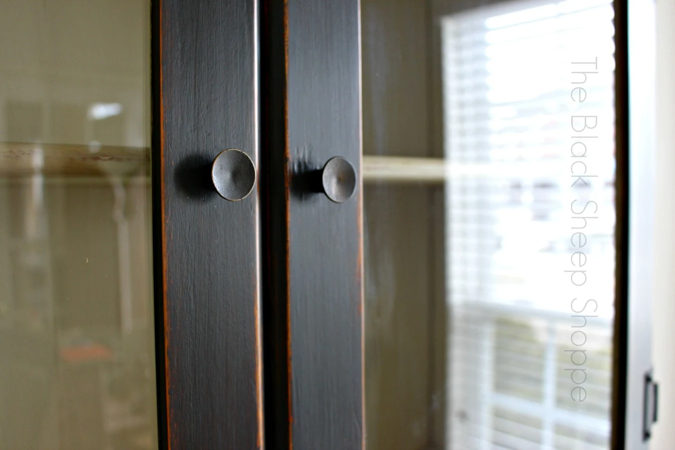 How to Sand Chalk Paint Indoors (Without Making a Mess)