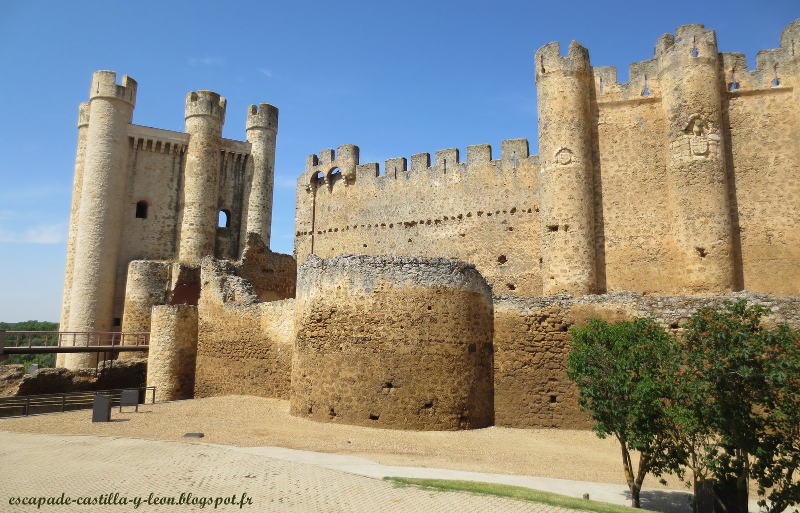 Escapade en Castilla y León: Castillo de Coyanza : Valencia de Don Juan ...