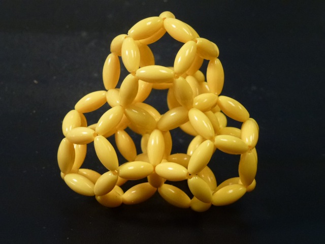 THE BEADED MOLECULES 串珠分子模型的美妙世界: Four face-sharing pentagonal dodecahedra
