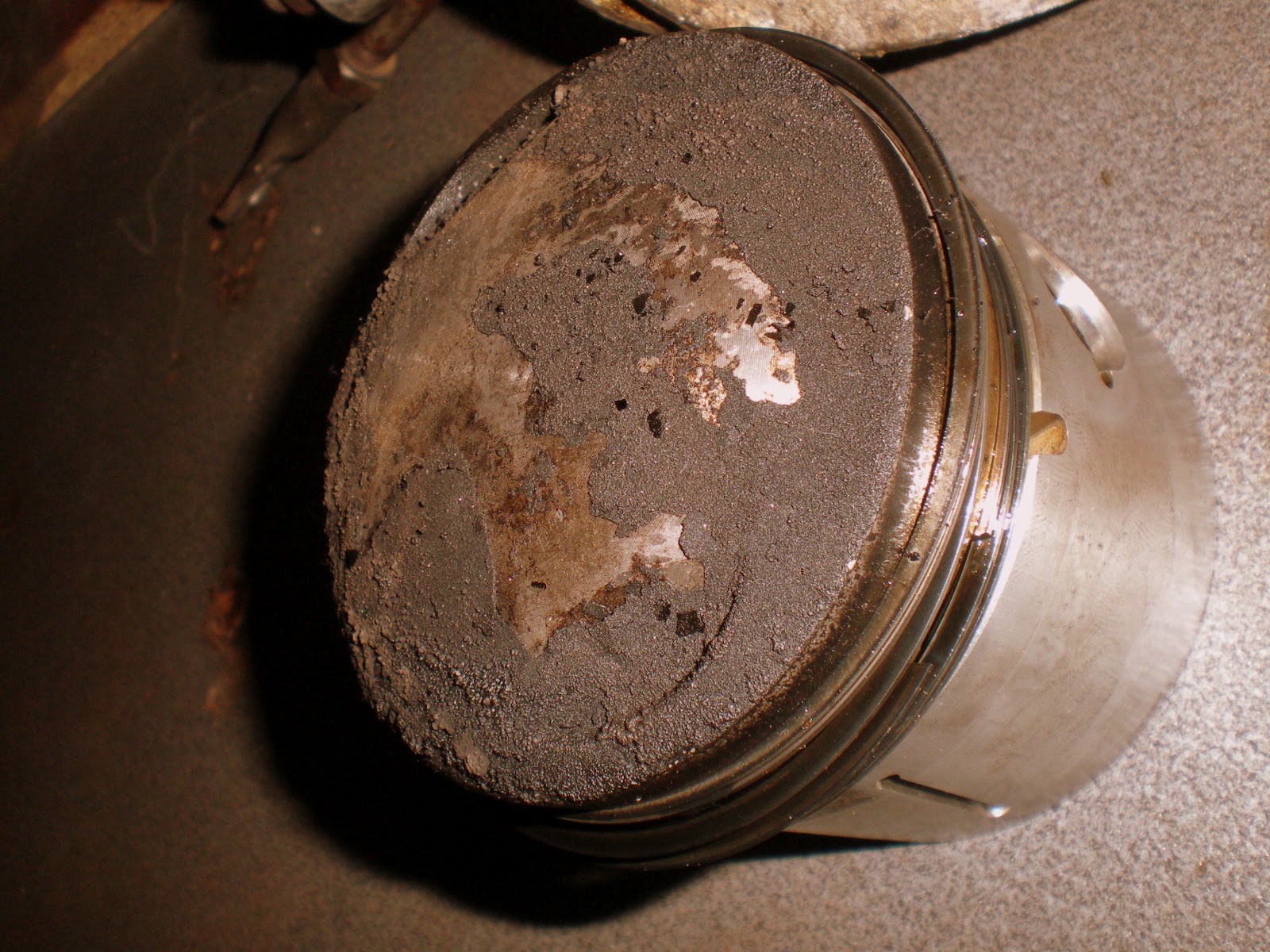 HomοRαtuς: decarbonising/decoke enfield cylinder head-piston
