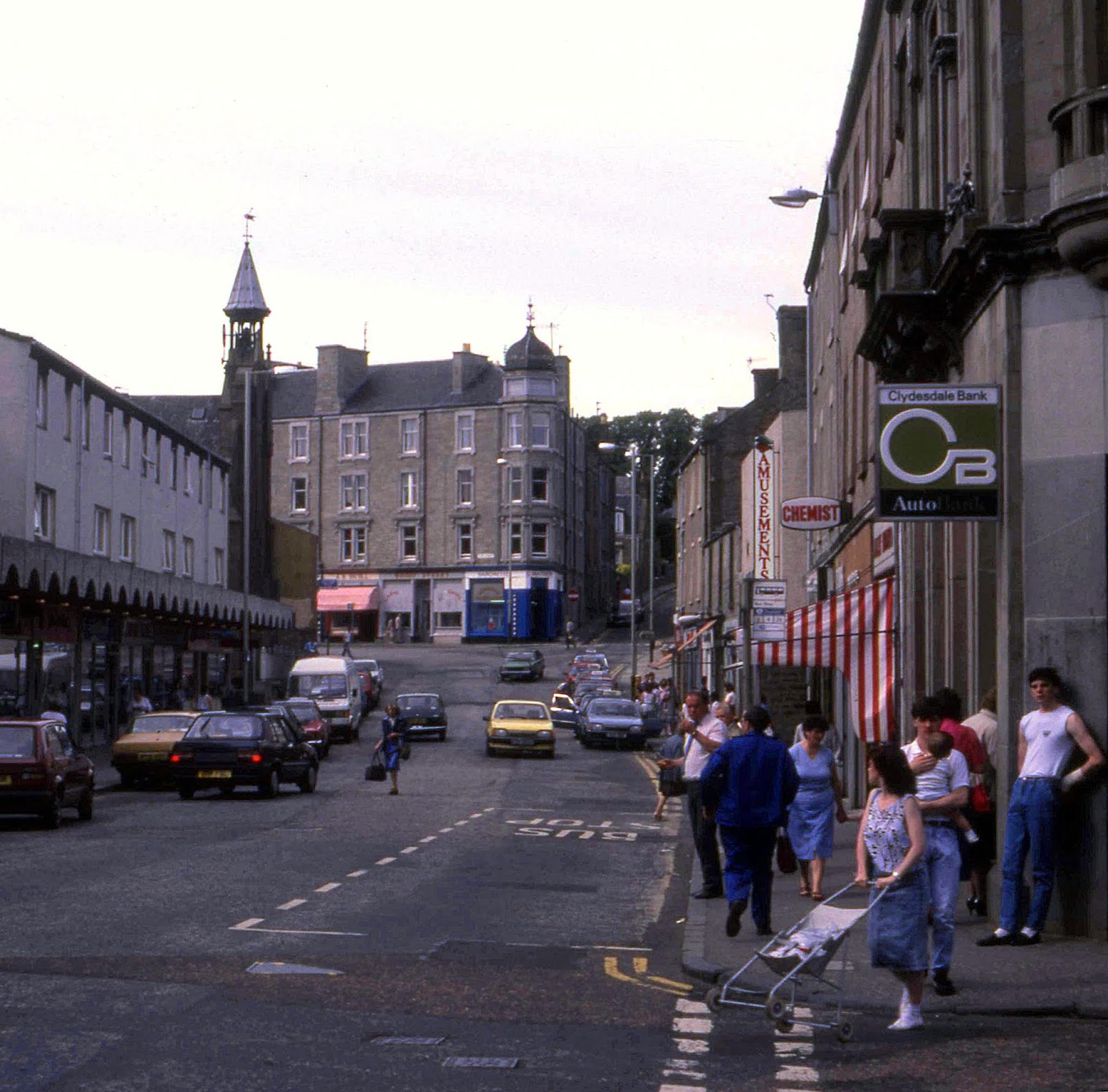 RETRO DUNDEE: LOCHEE HIGH STREET - 1987