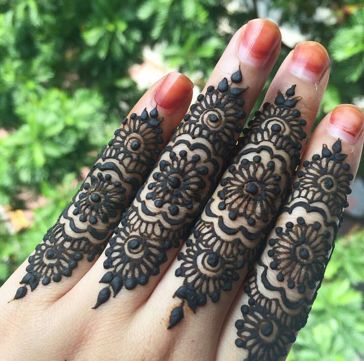 Mehandi Design Ideas For Wedding Season