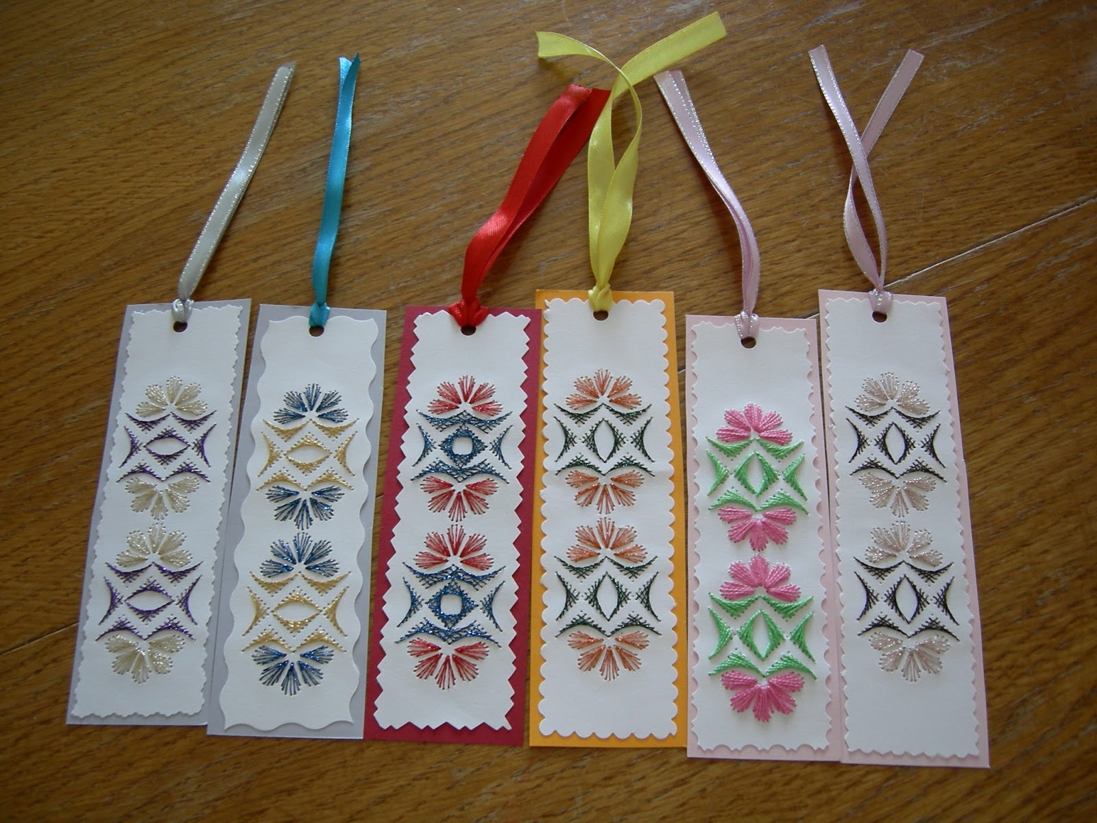 Lucru de mana by Mirela: Semne de carte cusute pe hartie