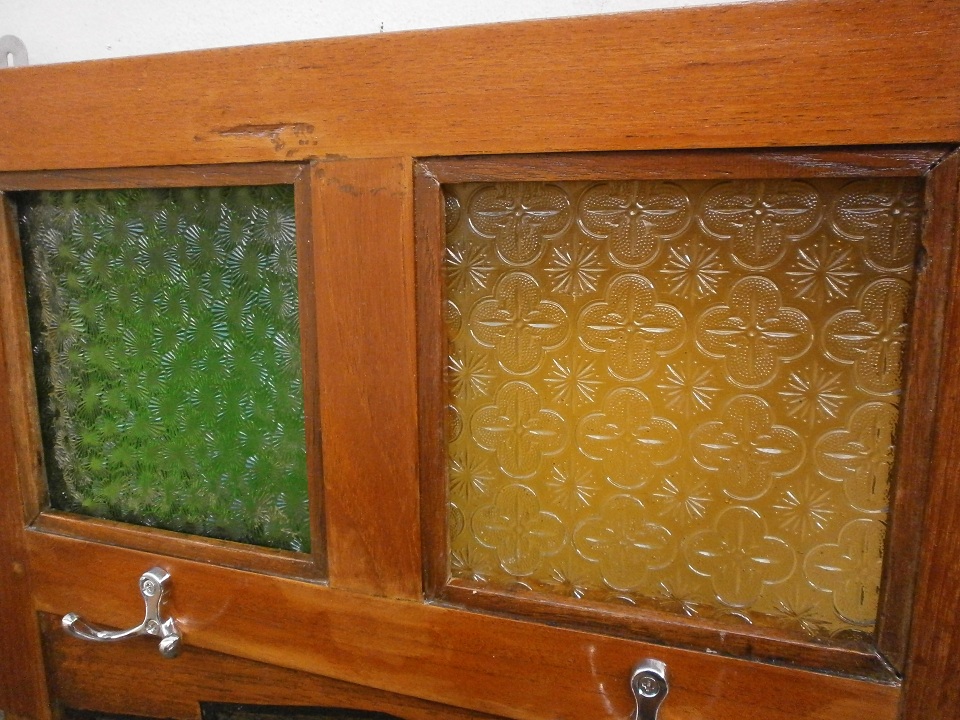 Antikpisan: Kapstok Dengan Kaca Flora Antik ( SOLD OUT / TERJUAL )