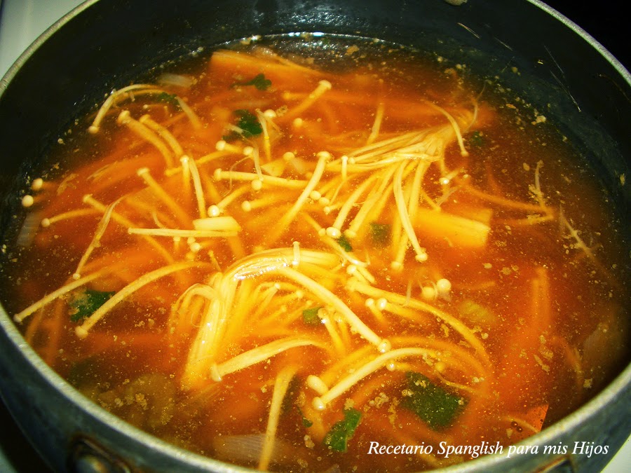 Recetario Spanglish para mis hijos: Sopa fácil de Enoki Mushrooms ...