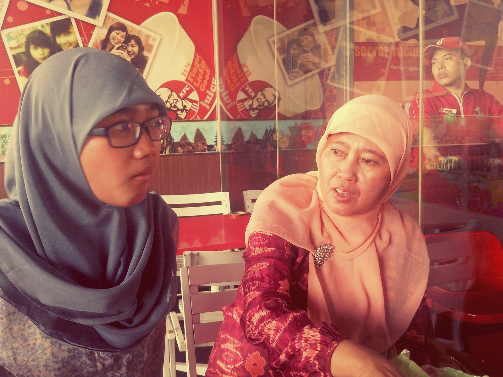 di KFC Soekarno-Hatta Sebelum Kembali Ke Kairo | Izdiyan