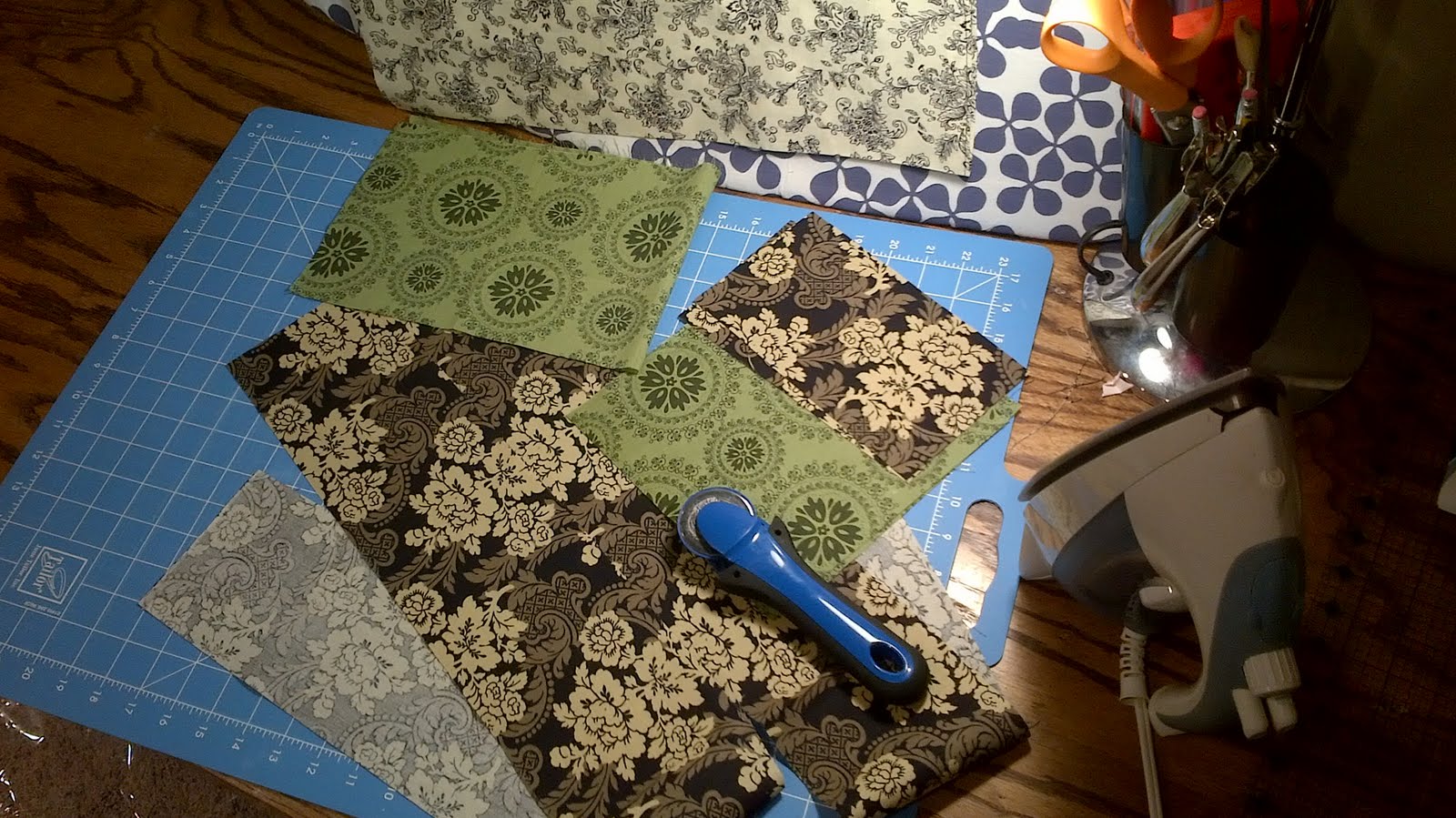 Jelly Roll Girl: Lori Holt Apron Pattern