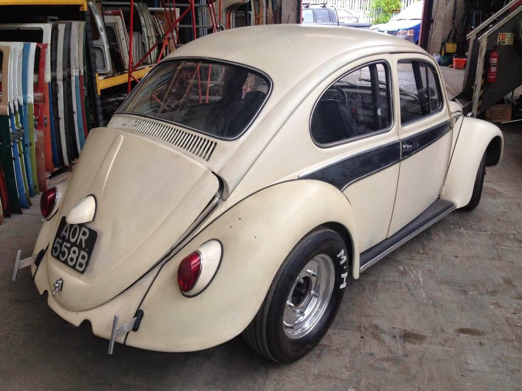Vochocinema: Australian Flash Trim Drag Race Bug