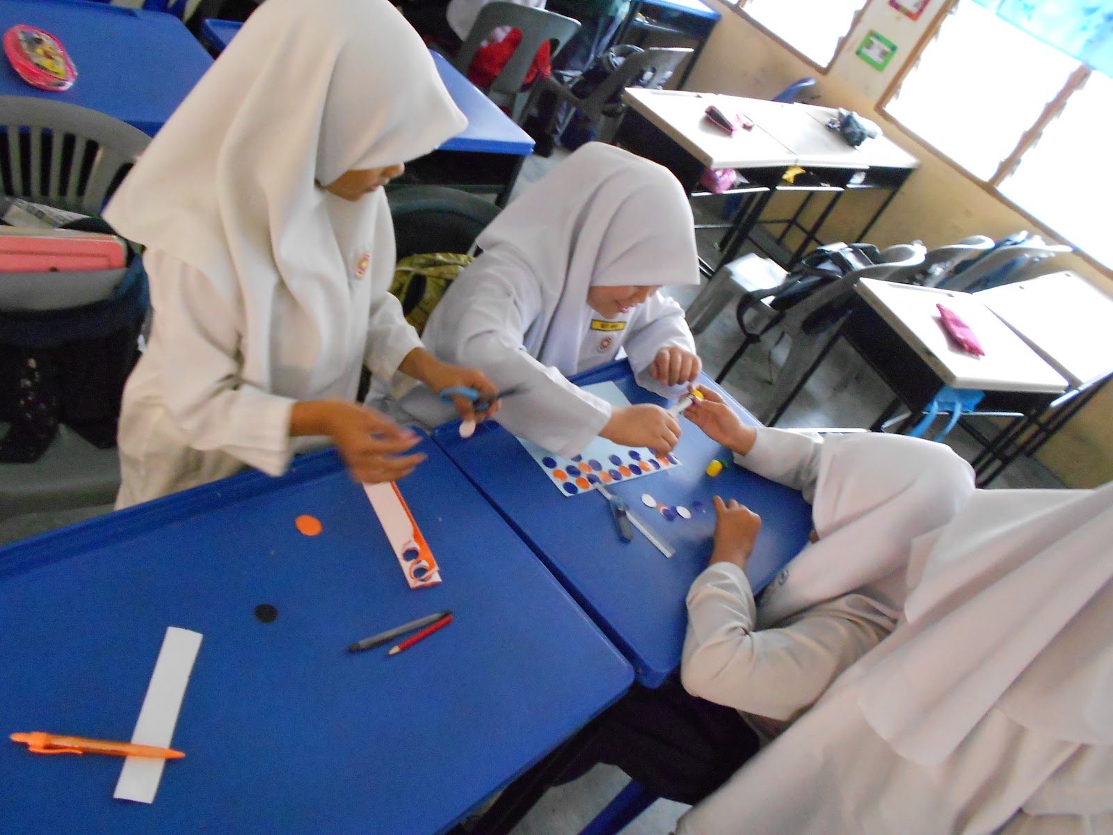 -n.S.v-: Corak Terancang - Susunan Dam, Teknik Kolaj