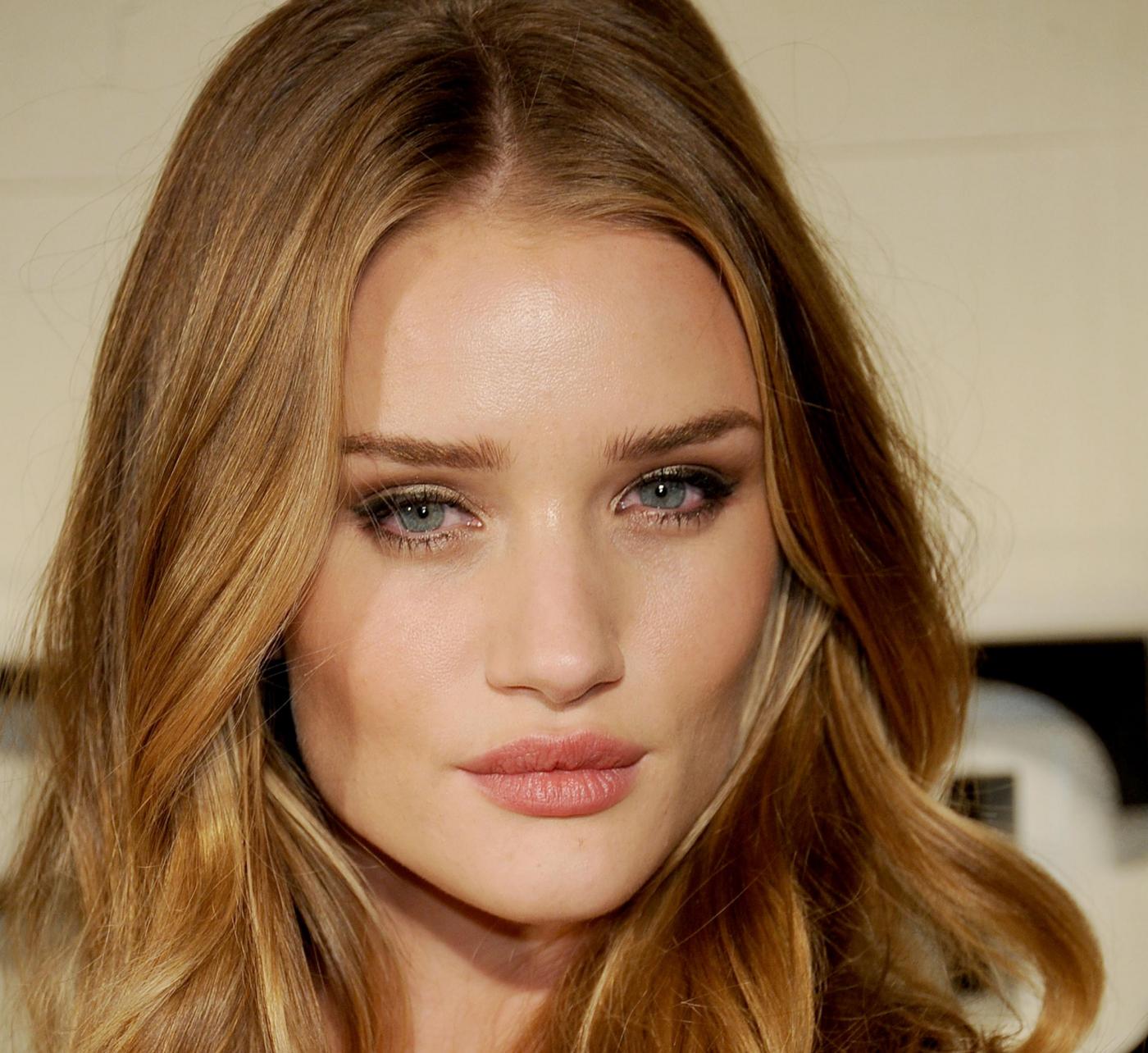 rosie huntington whiteley lifestyle: Rosie Huntington Whiteley Sensual ...