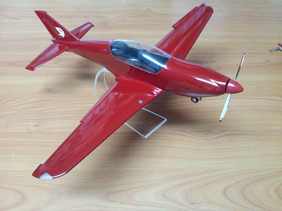 Machete avioane lemn la comandă... : Macheta Avion Blackshape - 25 cm