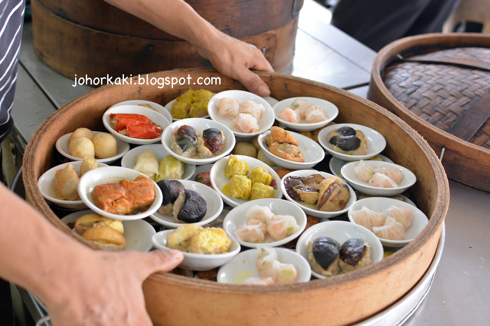 Kak Kak Dim Sum Breakfast @ Jalan Maju near Plaza Pelangi 佳佳点心茶楼 |Tony ...