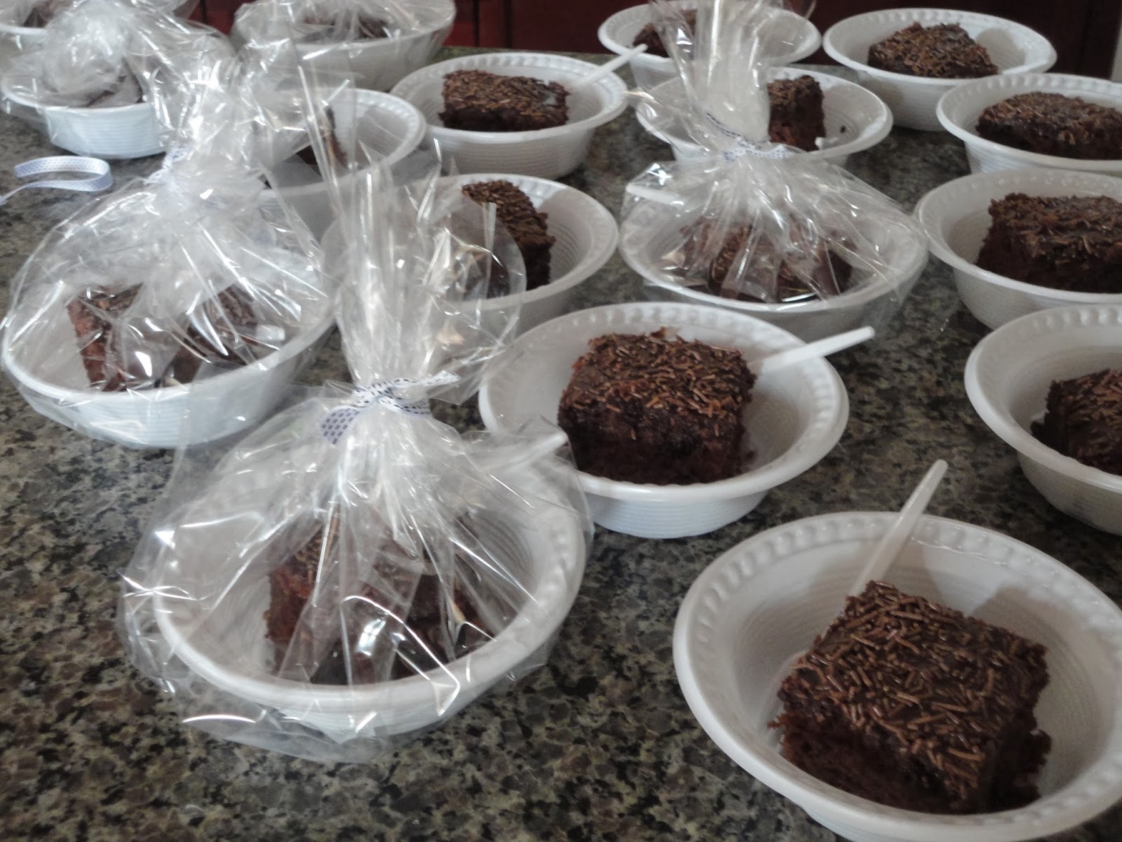 Etc e Tal Lembrancinhas e Cia: Bolo para aniversário na escola