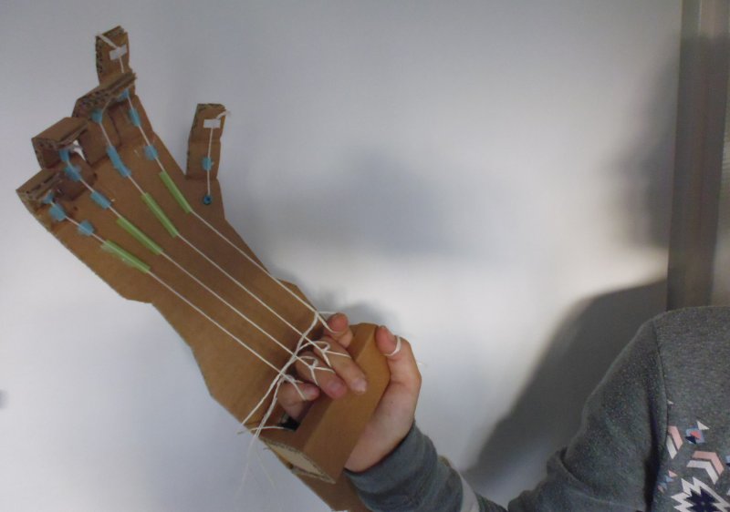 Brico des Miss: Main robot en carton