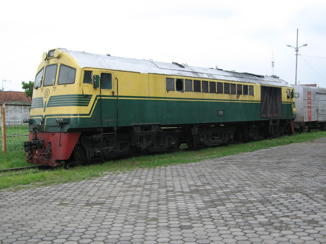 KEDATANGAN LOKOMOTIF CC 200 DAN LOKOMOTIF DD55 DI MUSEUM AMBARAWA ...